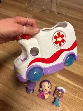 bubble guppies | Toys | Bubble Guppies Ambulance Clambulance Hospital ...